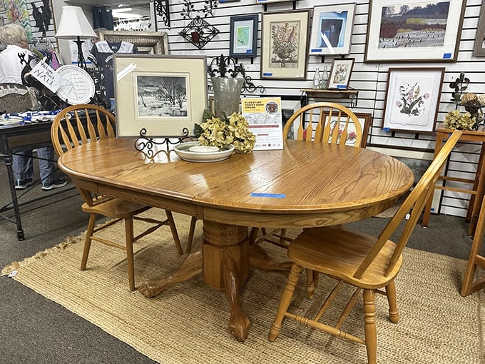A complete dining set ready to host family dinners and create new memories around the table. 