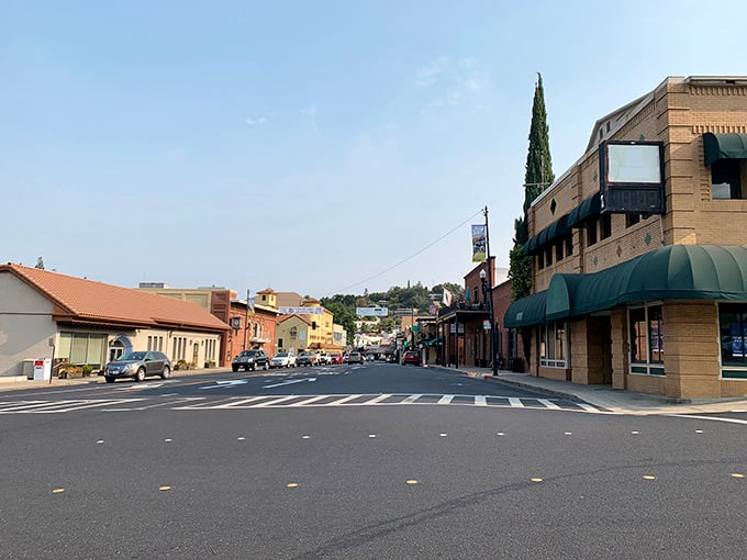 Main Street Sonora—where parking spots are plentiful and nobody's honking. Already worth moving here, isn't it?