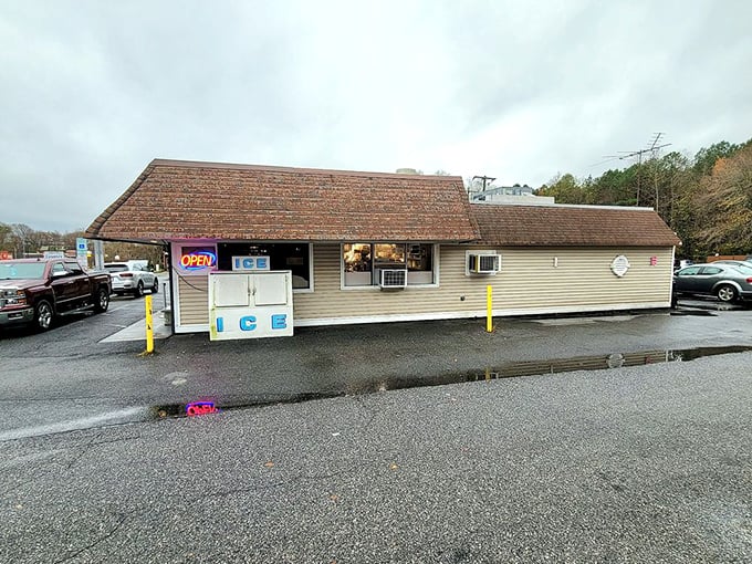 Marie's Diner keeps it simple—when your food is this good, you don't need architectural flourishes to draw a crowd.