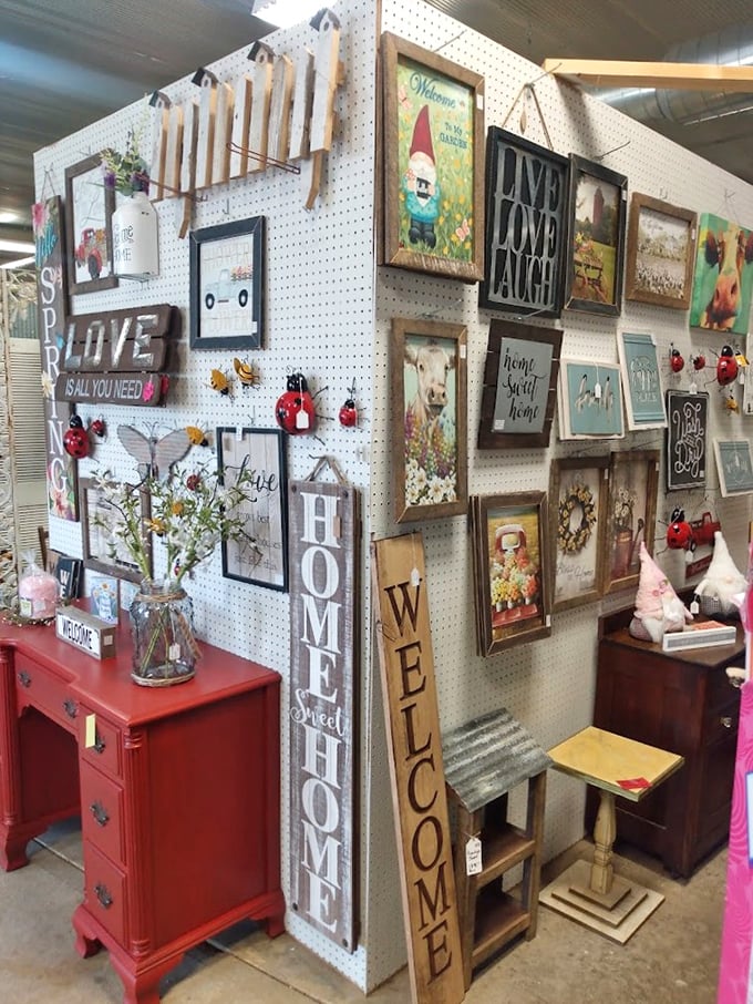 Wall displays featuring farmhouse signs and rustic treasures—where "Live, Laugh, Love" isn't just a saying, it's decorating advice!