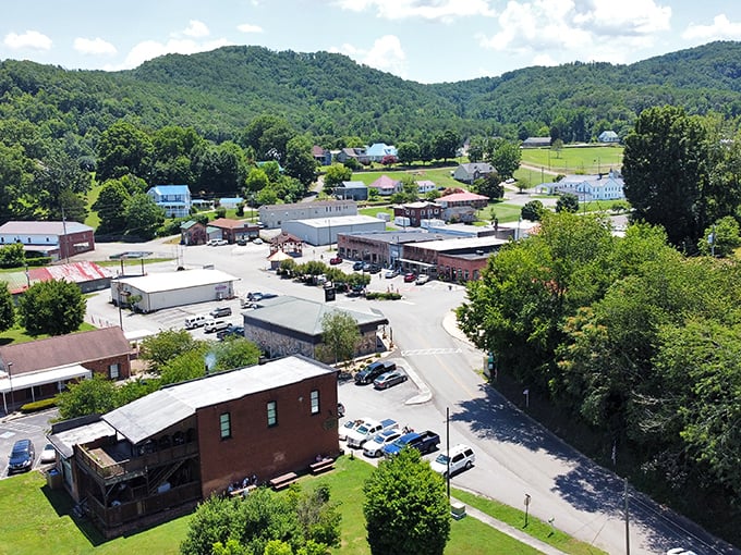 Tellico Plains nestles against those green mountains like nature's own retirement community with stunning views.