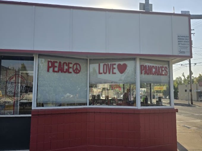 "Peace, Love, Pancakes" – Addi's windows tell you everything you need to know about their delicious breakfast philosophy.