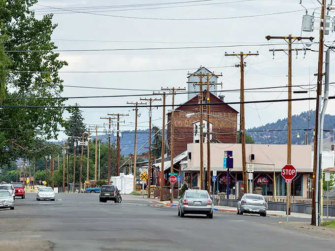 Rustic and real! Alturas offers authentic small-town scenes that Instagram filters try desperately to recreate.