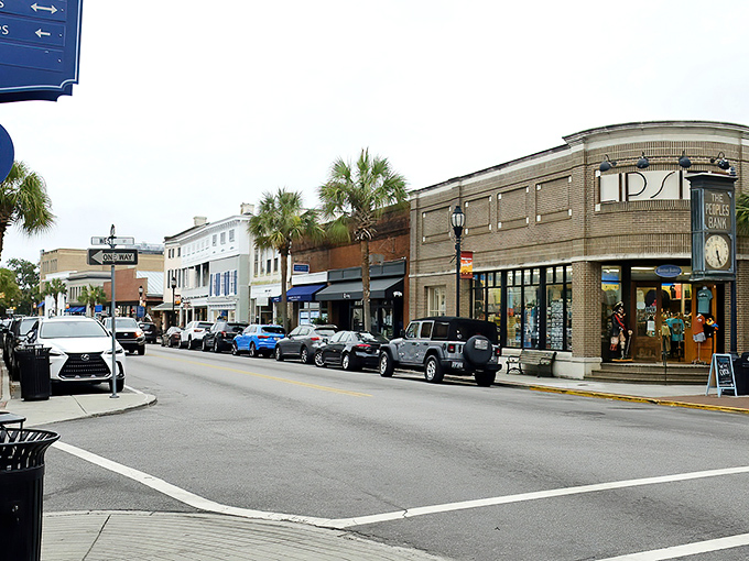 The streets of Beaufort blend Southern elegance with coastal casual—perfect for afternoon explorations.