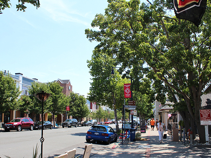 Benicia's tree-lined streets lead straight to waterfront views that make former state capitals look pretty good.