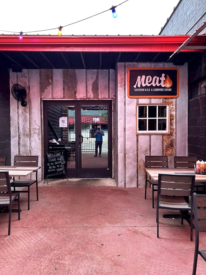"Simple outdoor seating that lets you focus on what matters – getting those ribs from the plate to your face without distraction."