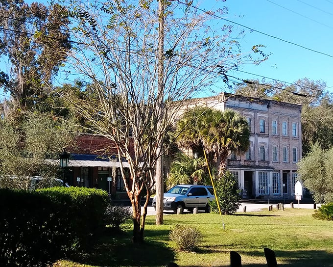 Micanopy’s historic charm is alive in every corner—from timeless architecture to the peaceful pace of life. Here, slowing down feels just right.