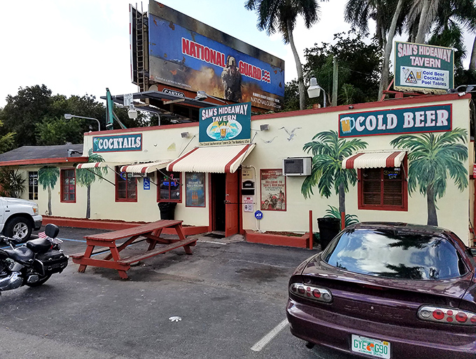 "Cold Beer" and "Cocktails" – sometimes the best advertising is just telling folks exactly what they'll find inside.