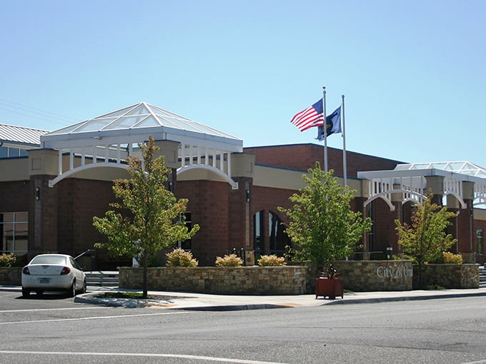Modern amenities meet small-town hospitality in Umatilla, where the mighty Columbia River shapes both landscape and lifestyle.