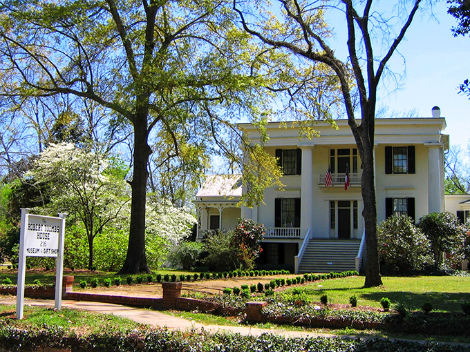 The museums and gift shops anchor Washington's historic district with Victorian elegance that would make your great-grandmother swoon.