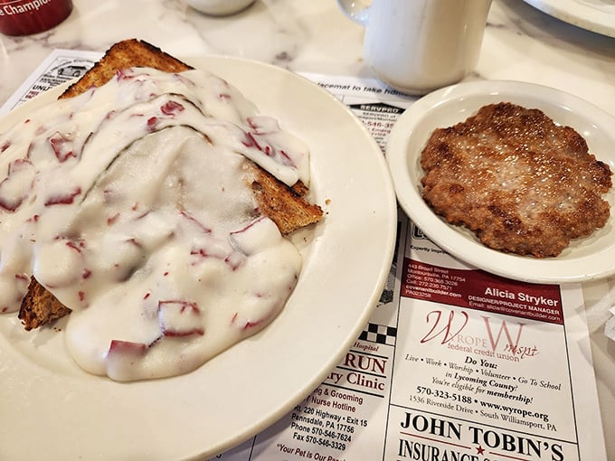 Comfort food alert! Creamy sauce cascading over toast like a warm breakfast blanket, with a side of nostalgia that tastes like childhood.