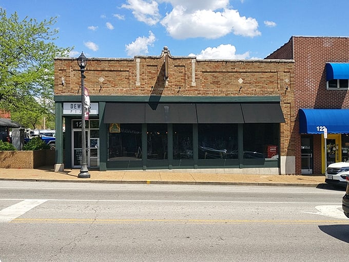 Dewey's Pizza exemplifies downtown Kirkwood's perfect blend—historic brick exterior, contemporary offerings inside. Just like the town itself.