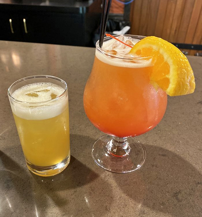 Craft beer and a sunset-colored cocktail – because properly smoked meat deserves proper liquid accompaniment. Cheers to that!
