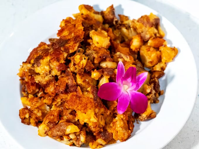 These aren't just home fries—they're potato perfection that somehow manages to be both crispy and tender, like the breakfast equivalent of winning the lottery.