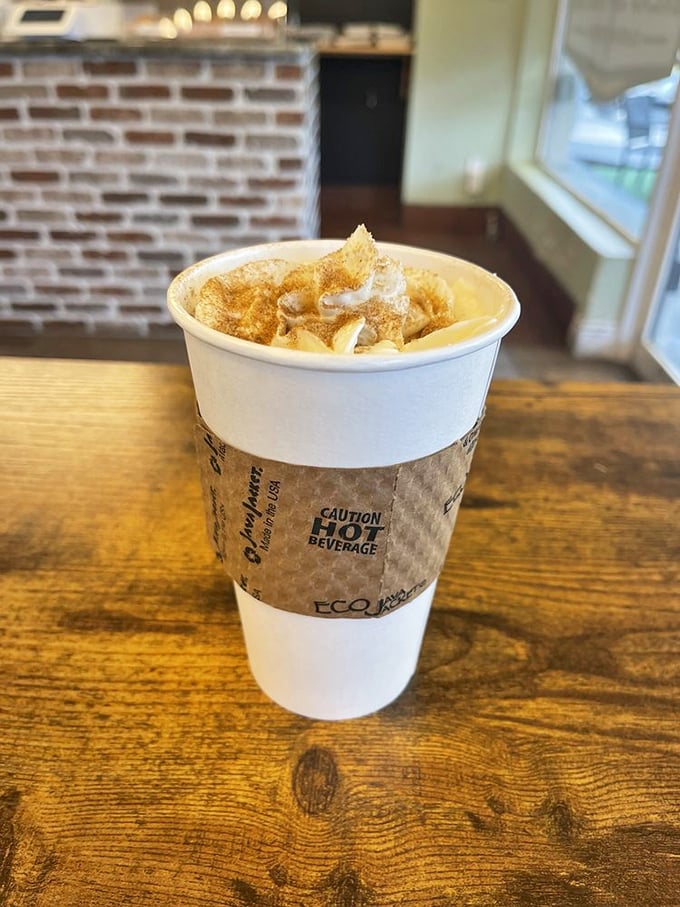 Coffee that's dressed better than most people at brunch. That cinnamon-dusted foam is the little black dress of the beverage world.