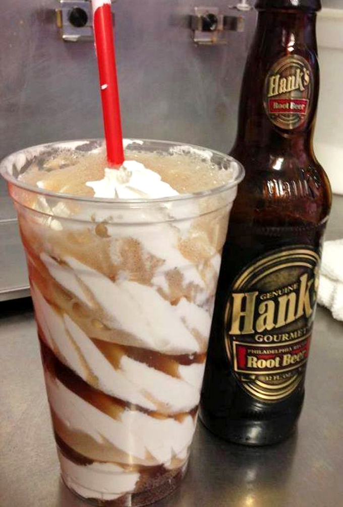 Root beer float meets Hank's premium soda in a marriage of creamy and fizzy that takes you straight back to simpler times.