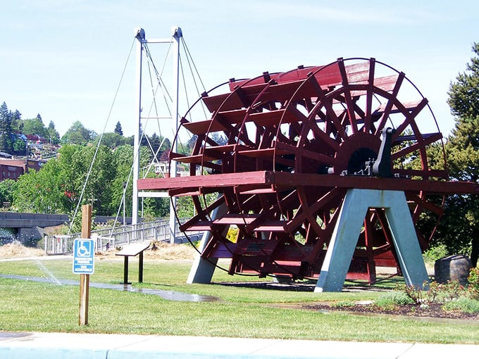 The stern wheeler and footbridge create a postcard moment that actually lives up to the hype in person.