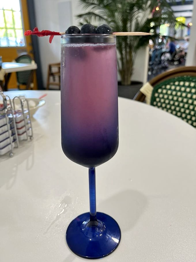 The Blueberry Bellini – because sometimes breakfast deserves a little celebration. A purple potion that makes waiting for your pancakes a pleasure.