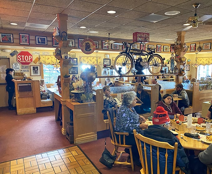 The dining room buzzes with conversation and clinking silverware—a symphony of satisfaction orchestrated by hungry patrons and attentive servers.