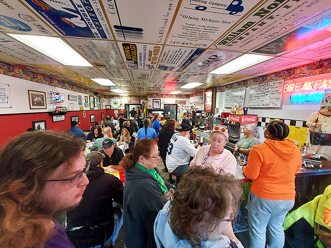 The breakfast rush at Roxy's—where strangers become neighbors over coffee refills and the symphony of silverware creates the soundtrack of satisfaction.