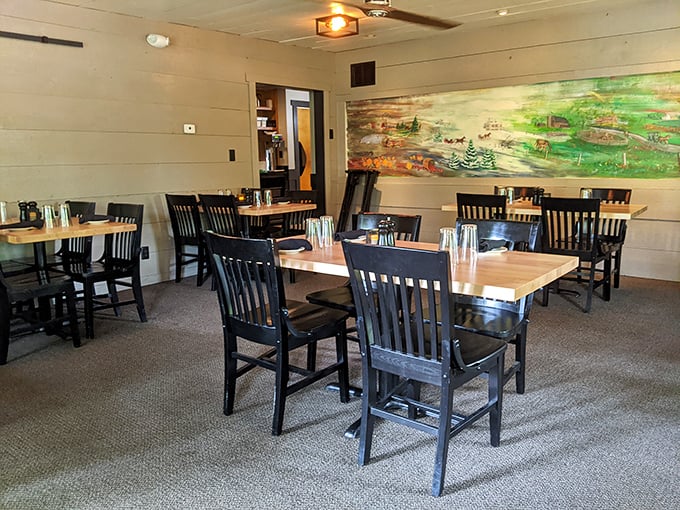 Where memories are made between bites of prime rib. The dining room's simplicity lets the food—and your dinner conversation—take center stage.