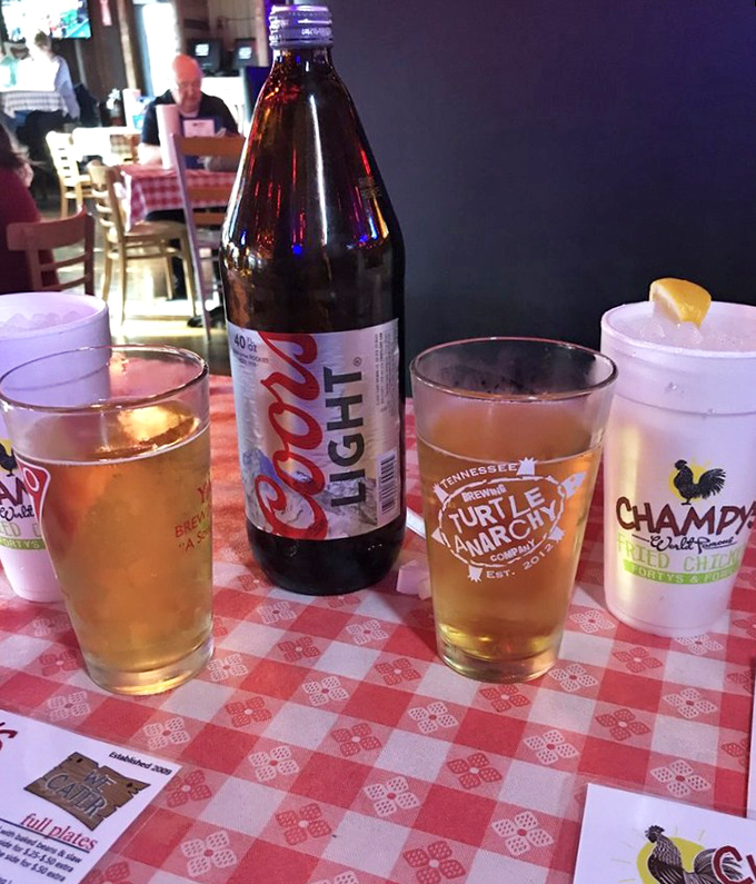 Cold beer and checkered tablecloths—some combinations are just meant to be. Tennessee knows how to quench a thirst born from spicy food. 
