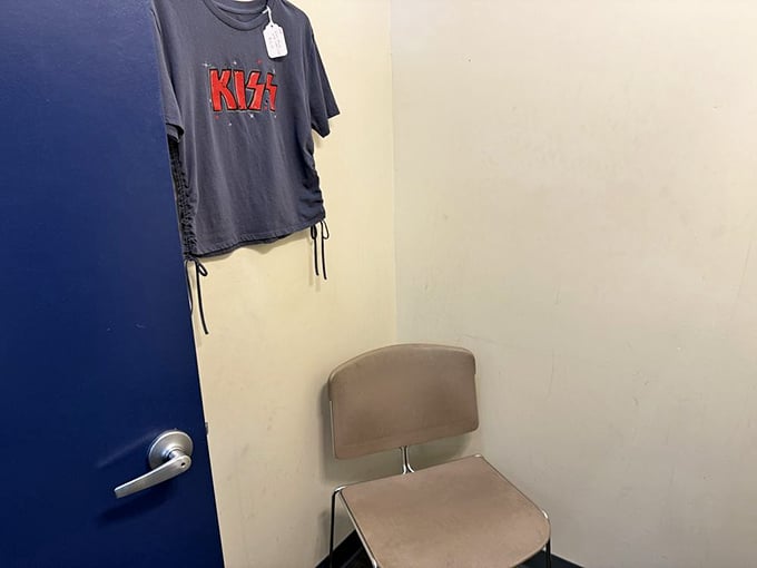 Even the fitting area has character, because trying on vintage clothing deserves a vintage setting.