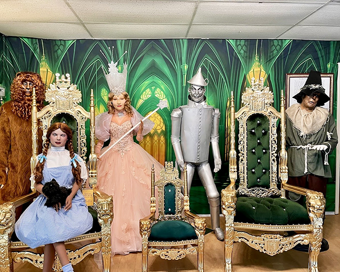 The gang's all here! These life-sized character recreations on ornate thrones let you join the royal court of Emerald City.