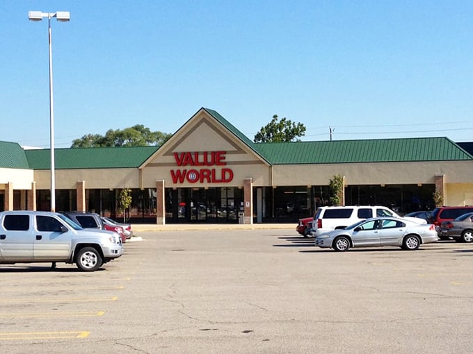 The parking lot on a quiet morning—soon to be filled with cars of treasure hunters seeking that perfect find at imperfect prices.
