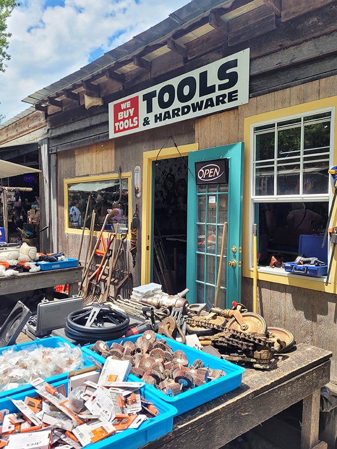 "We Buy Tools" – three words that launch a thousand garage-cleaning dreams and workshop renovations.