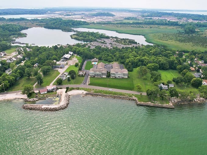 Lakeside Marblehead's protected waters create a boater's paradise where even the houses seem to lean toward the lake.