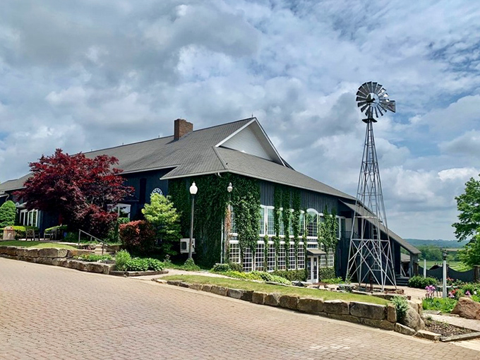 Ivy-covered walls and a picturesque windmill – this place looks like it was designed by someone who understands food romance.