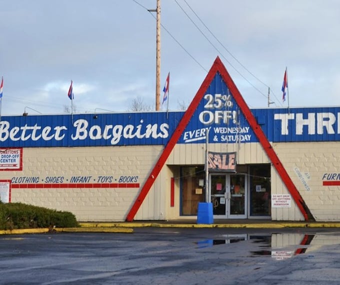 That 25% OFF sign isn't just a promotion—it's practically a state landmark for Oregon's dedicated discount detectives.
