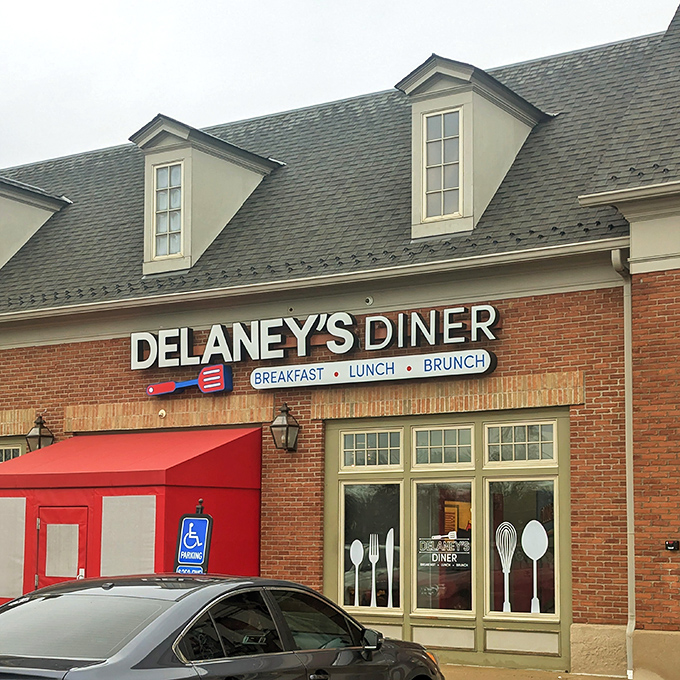 Delaney's Diner (Columbus): Colonial-inspired architecture meets diner culture – where breakfast is served with a side of architectural charm and bottomless coffee.