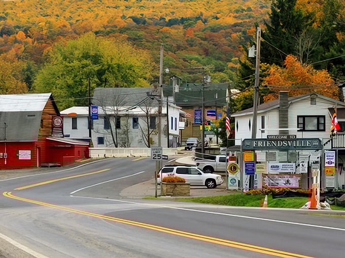 The road into Friendsville might be narrow, but the views are panoramic. Mother Nature doesn't skimp on the good stuff here. 