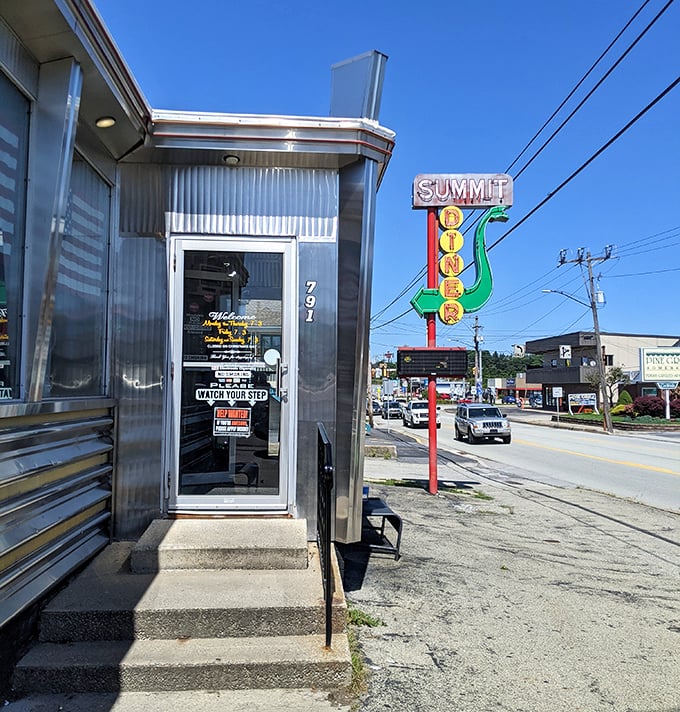 Diners like this aren't just serving food—they're preserving a slice of Americana one perfectly greasy breakfast at a time.
