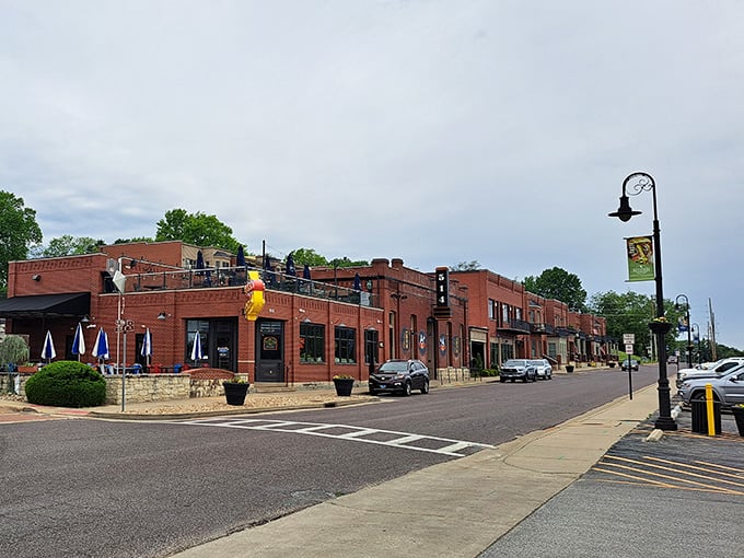 The streets of Washington whisper tales of corn cob pipes and riverboats. Those brick buildings have seen it all—and kept all the good secrets!