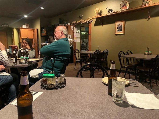No Edison bulbs or reclaimed wood here—just comfortable chairs that invite you to stay for another glass of Chianti.