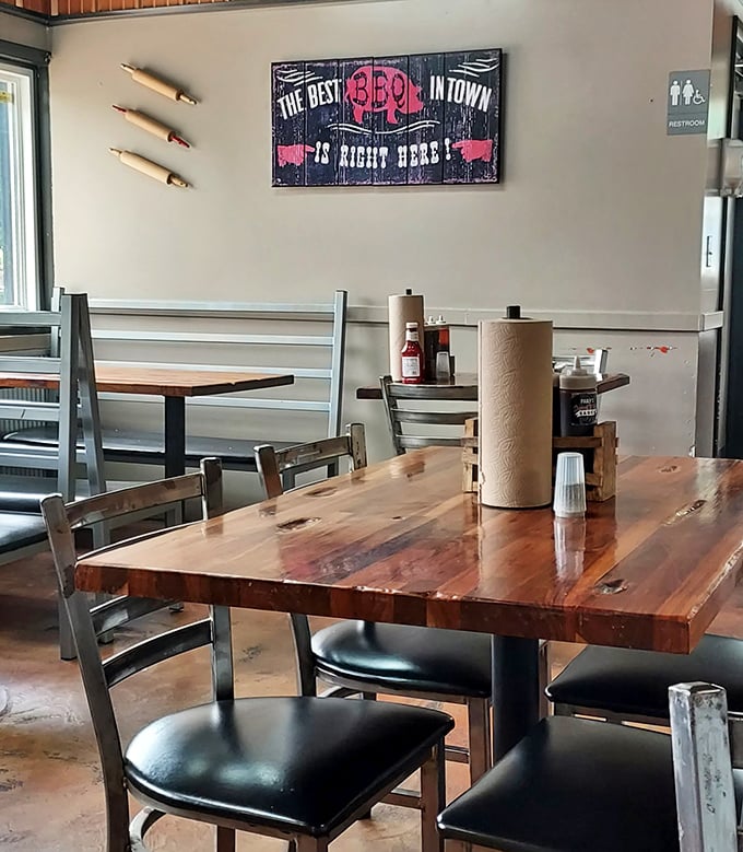 Simple wooden tables and that sign proclaiming "The Best BBQ in Town" isn't bragging if it's true—it's just helpful consumer information.