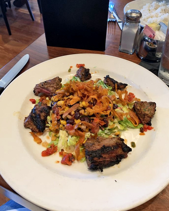 When steak decides to go casual on a salad—like a movie star in jeans, somehow even more impressive. 