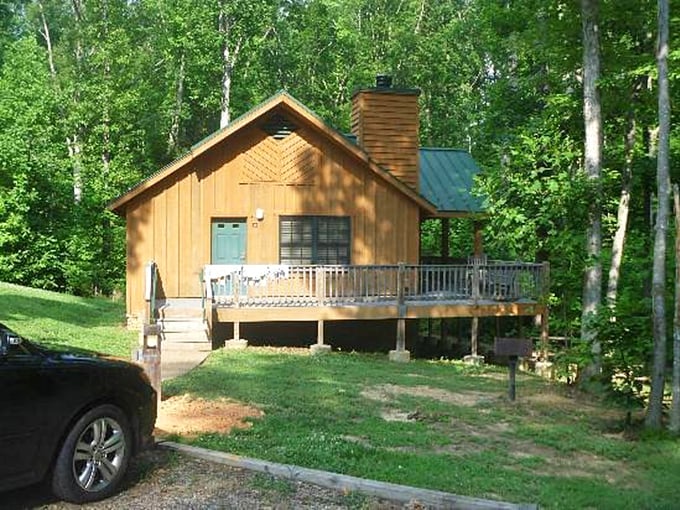 Rustic luxury among the trees: this woodland cabin offers the perfect compromise between roughing it and comfort—nature with a roof.
