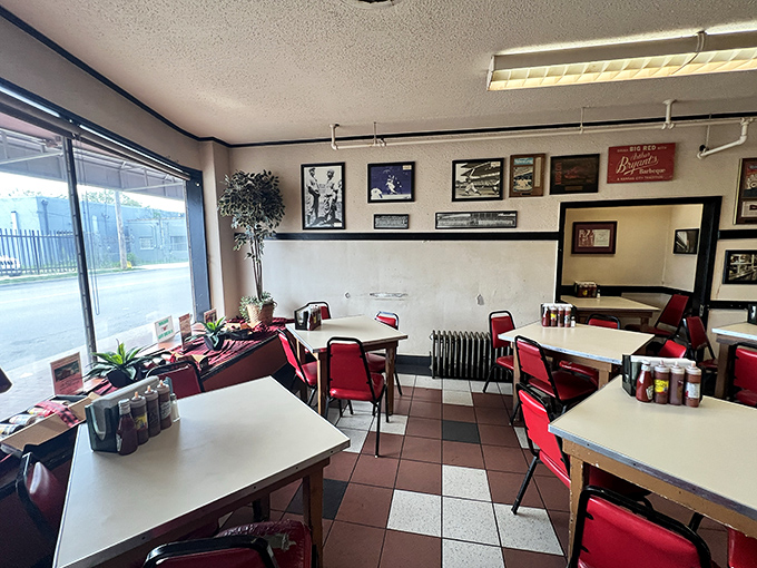 History hangs on these walls alongside the aroma of smoke. The simple interior lets you focus on what matters—the food on your tray.