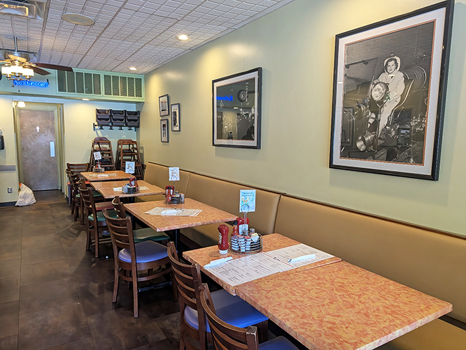 Booths lined against mint-green walls create the perfect backdrop for breakfast conspiracies, lunch confessions, and the occasional maple syrup mishap.
