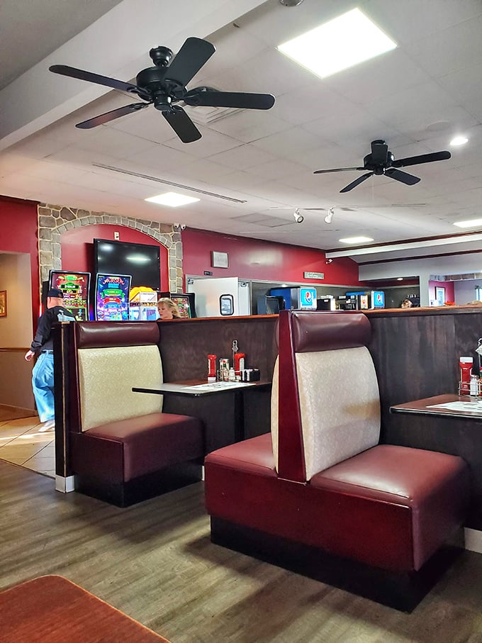 High-backed booths create little islands of privacy—the perfect setting for solving the world's problems over coffee.
