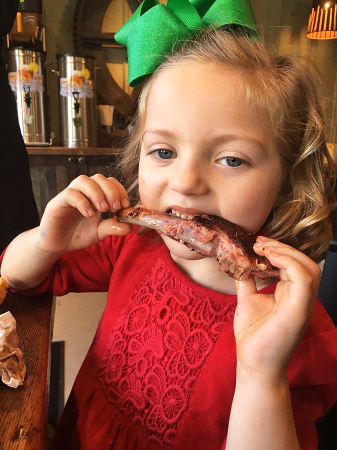 Even the youngest diners understand the sacred ritual of rib-eating. No white tablecloths needed when the food is this good.