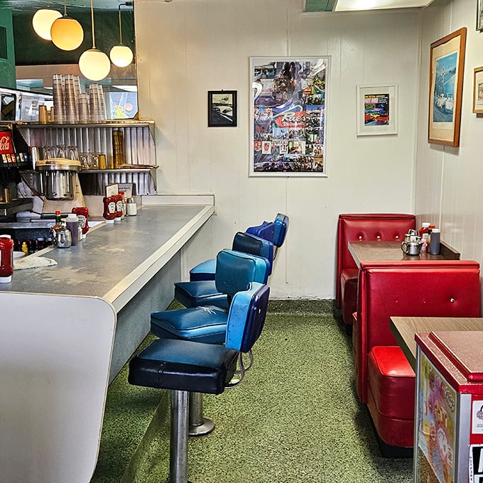 The counter seating offers front-row tickets to the greatest breakfast show on earth, folks.