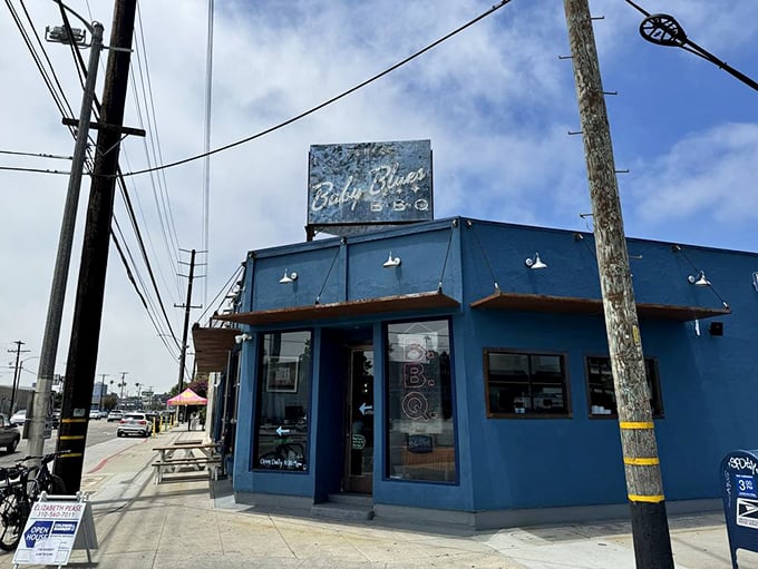 Baby Blues' bold blue exterior stands out in Venice like a delicious BBQ island in a sea of health food.
