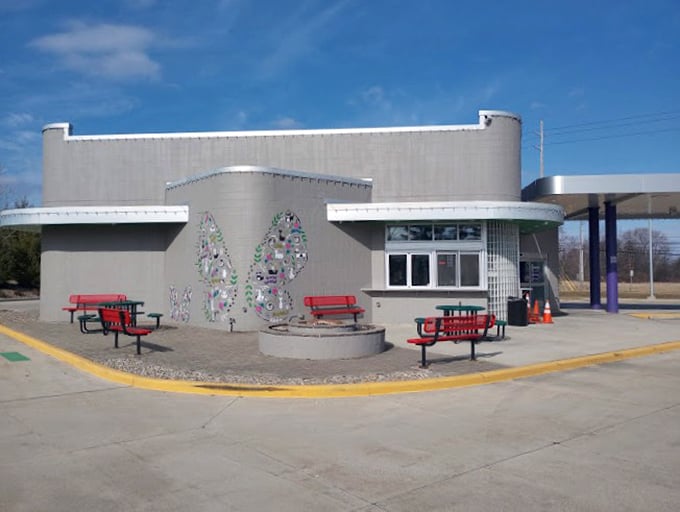 Doodle's curved walls and space-age design make modern architects weep with joy—and the food makes everyone else smile.