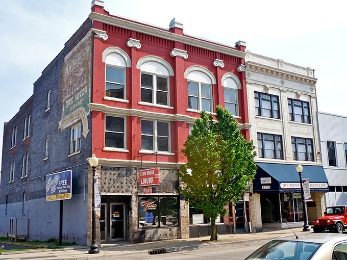 New Castle's historic buildings house modern businesses with old-fashioned prices. Those limestone facades have weathered time better than big-city housing costs!