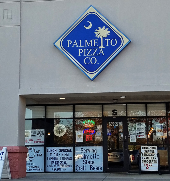 Palmetto Pizza proudly flies South Carolina's colors in its logo. State pride and hand-spun shakes – what's not to love?